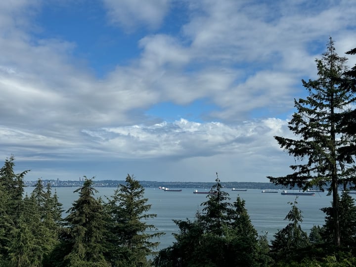 Oceanview Garden Suite - West Vancouver