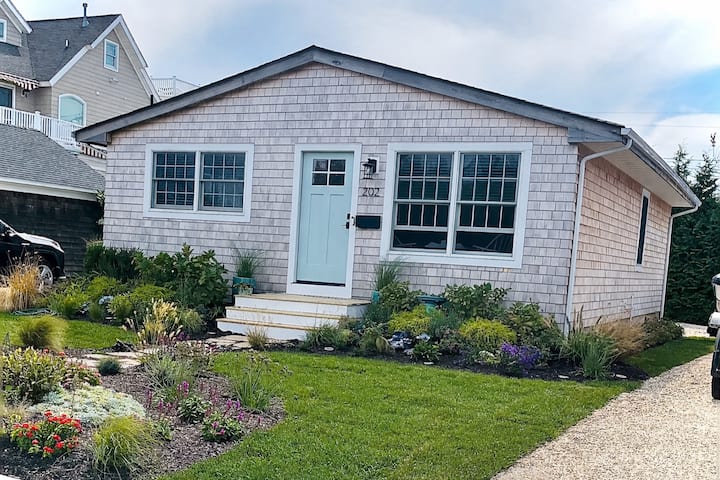 Newly Renovated, Classic Beach Cottage! - East Main Street, NJ