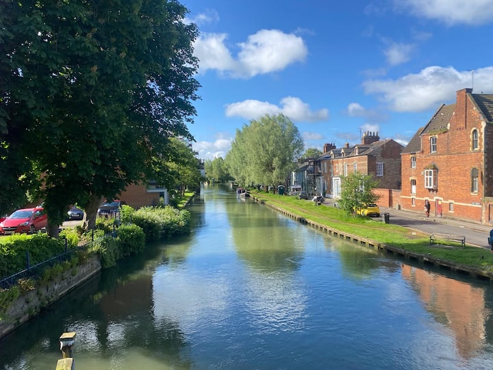 Enjoy Riverside Life In Oxford On The Thames - Oxford