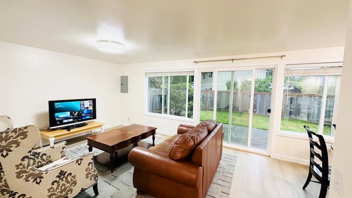 Entire House/garage/fenced Yard - Bellevue, WA