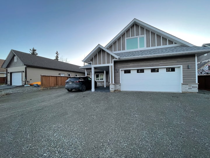 Cozy Main Floor Guest Room - Whitehorse