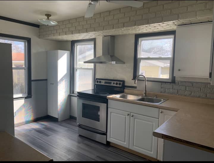 4 Bedrooms 3 Baths Close To Airport - Flint, MI