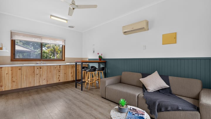 Treetop Retreat Cottage | Peaceful Metung Escape - Metung