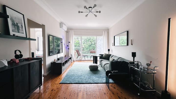 Cosy & Chic Apt Only 5 Mins Walk To The Train - Hunters Hill