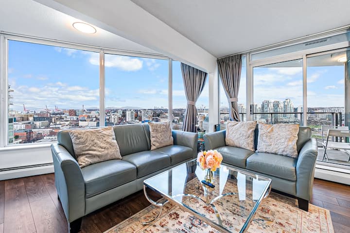 Great Location/ Stunning Views 3 Bed 2 Bath - Vancouver