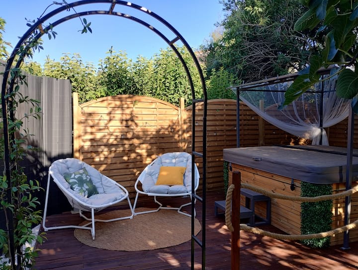 Détente Sous Le Figuier - La Farlède