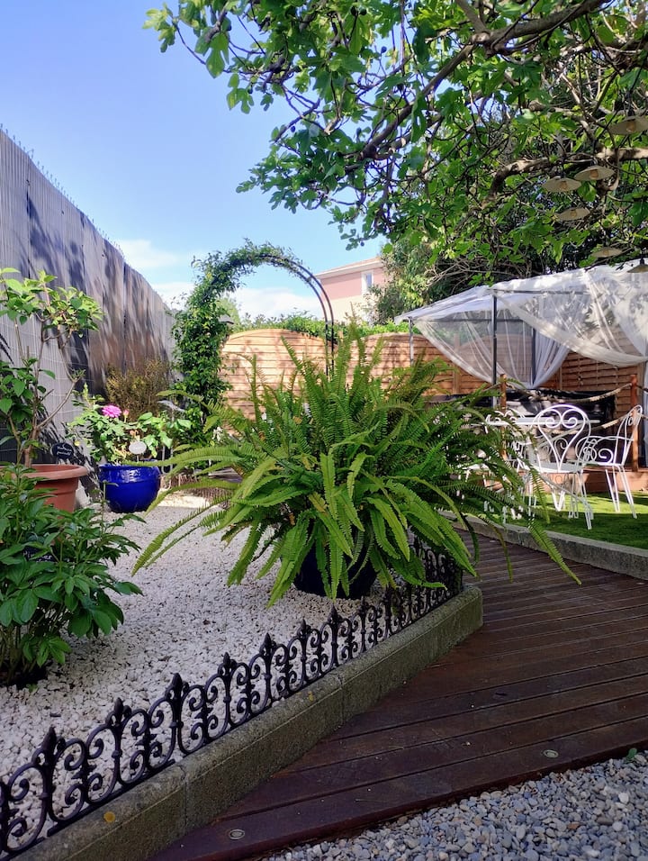 Détente Sous Le Figuier - La Valette-du-Var