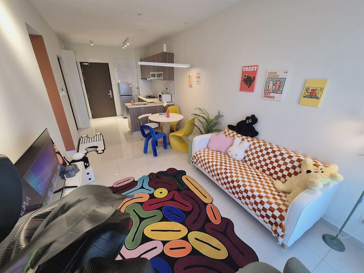 [Funky Pop Art] 3 Pax 2 Br Close To Jb Town. - Johor Bahru