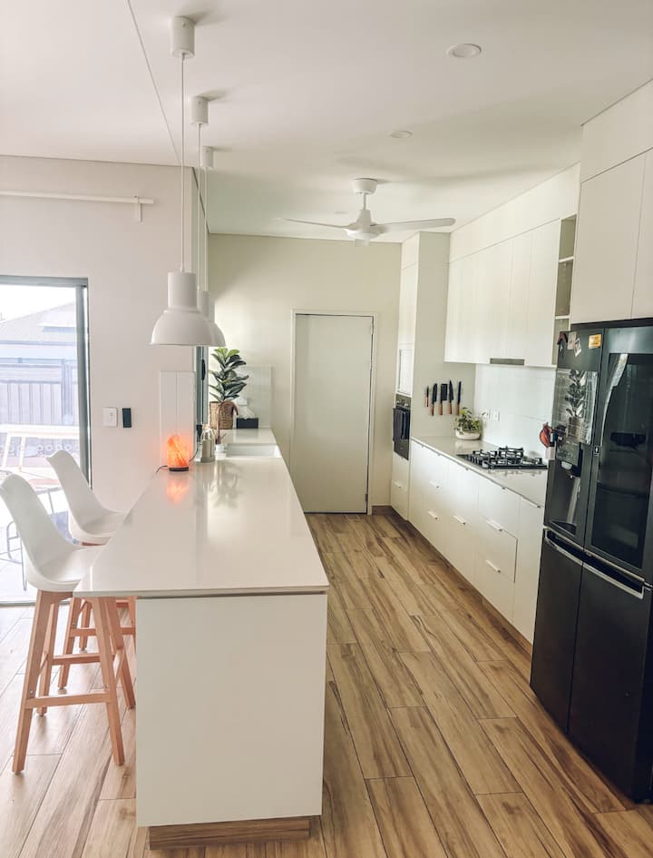 Zen In Zuccoli: Newly Built Home+pool+theatre Room - Darwin