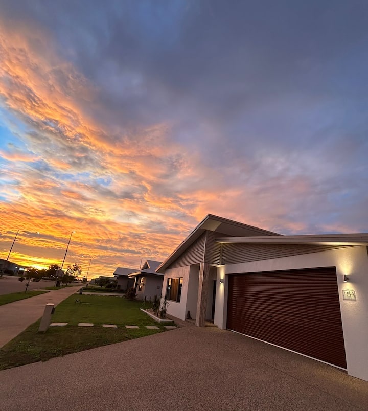 Zen In Zuccoli: Newly Built Home+pool+theatre Room - Darwin