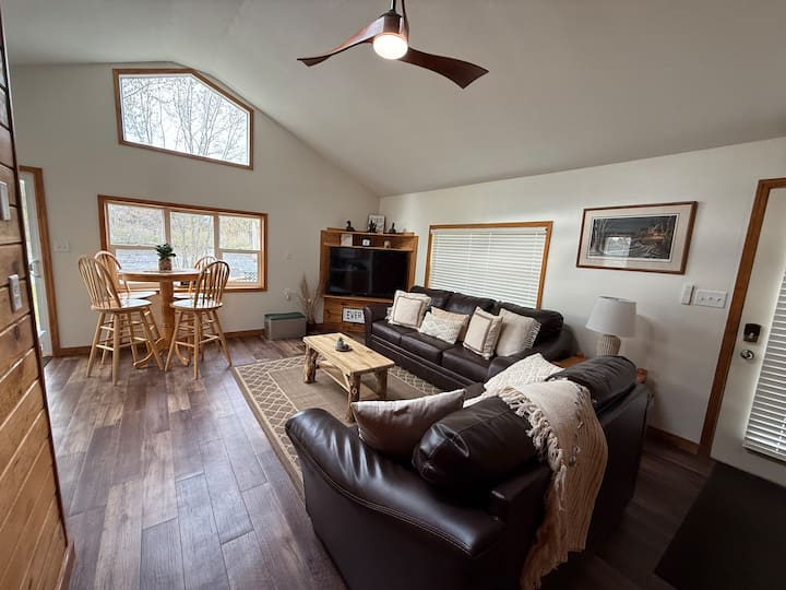 The Waterfront Lodge At Legacy Farm. (House #1) - Eau Claire, WI