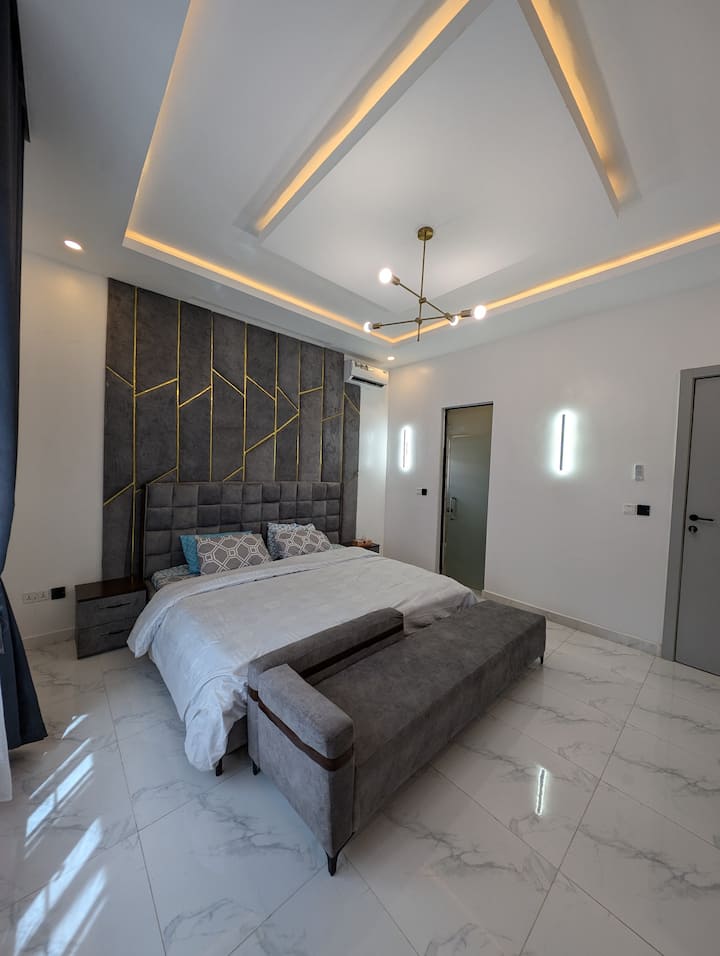 Spacious 2-bed With 24hrs Power Supply - Lagos