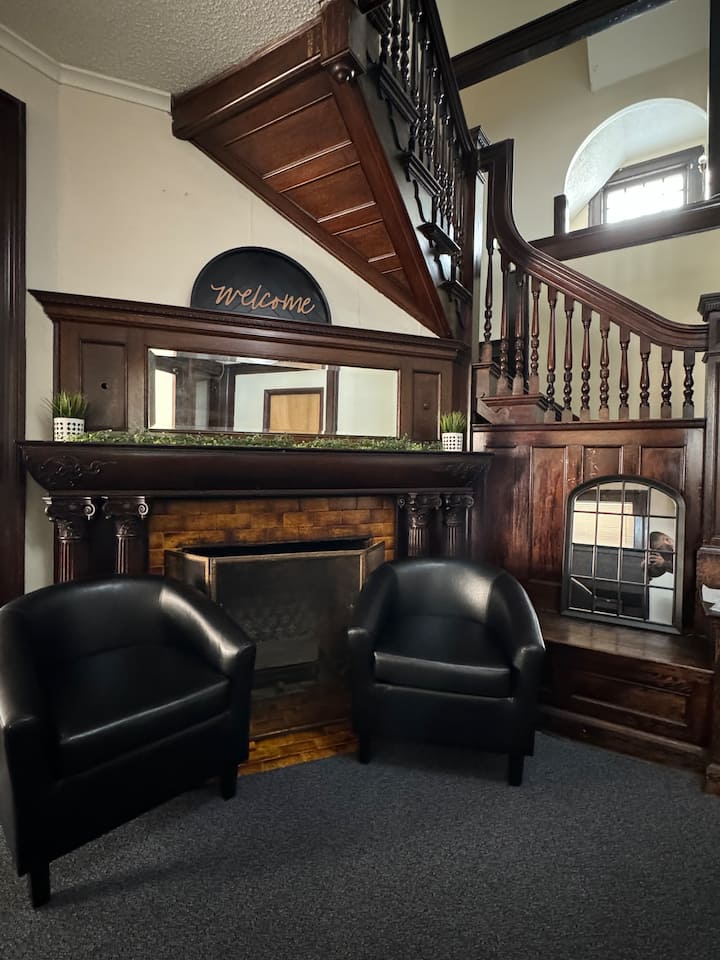 Refined Mansion Room W/ Smart Tv & Fast Wi-fi - Binghamton