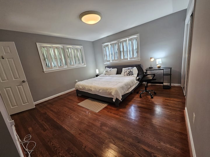 Bed Room 1 With Attached Bathroom - メリーランド州