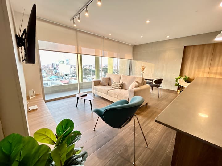 S* | Modern 2br W/ Balcony Central - Trujillo