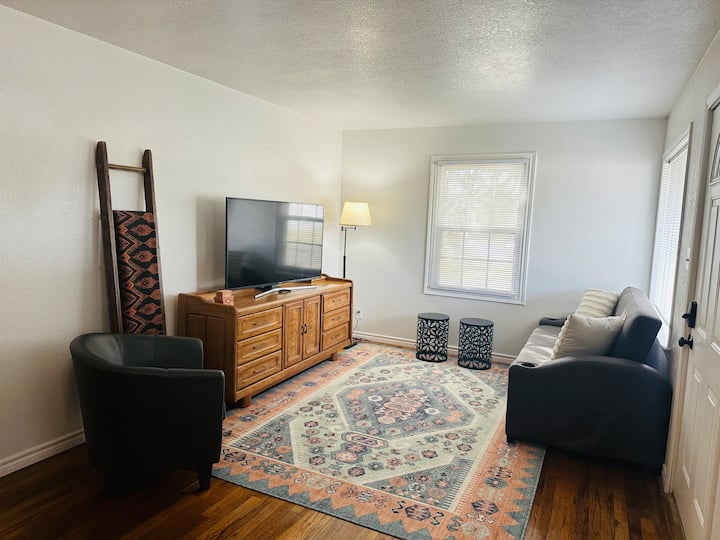 Carlsbad Cottage *Close To River, Caverns & More* - Carlsbad, NM