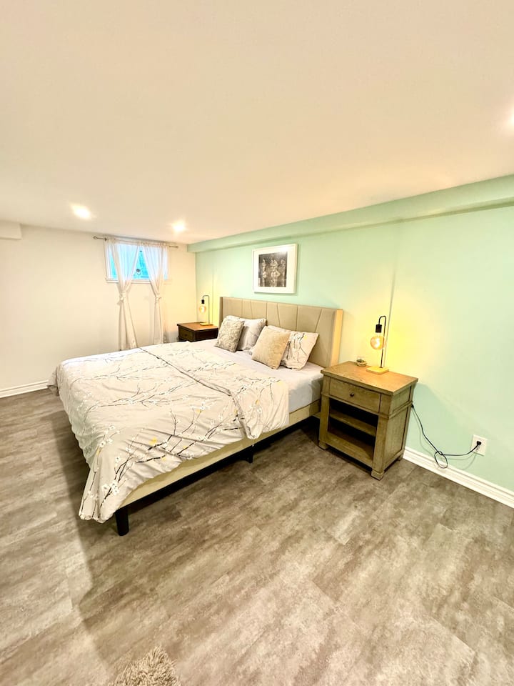 Kingsize Bedroom In Shared Apt, Close To Metro - Montreal