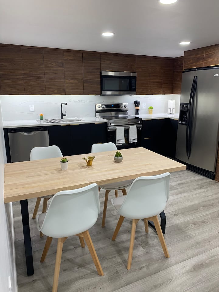 Luxury Basement , With Arcade Pac-man Pet Friendly - West Valley City, UT