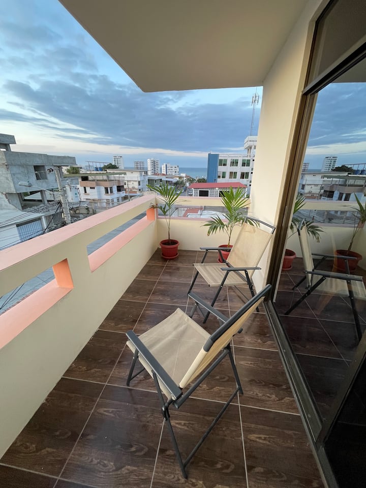 Bien Ubicado Departamento, Manta - Manta