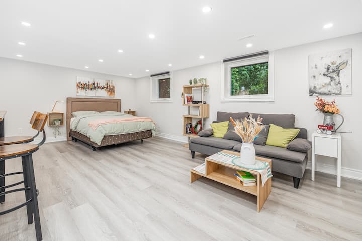 Newly Reno’d Cozy Guest Suite In Dt Richmond Hill - Yorkville University