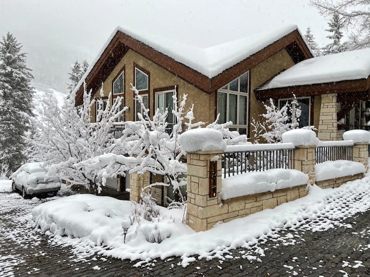 Vail Golf Course Designer Chalet - Vail, CO