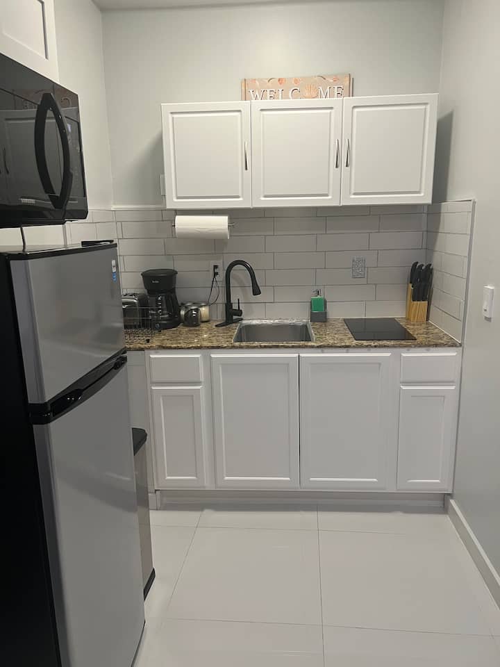 Modern Apartment,
Upgraded With A King Size Bed! - Miami Gardens, FL
