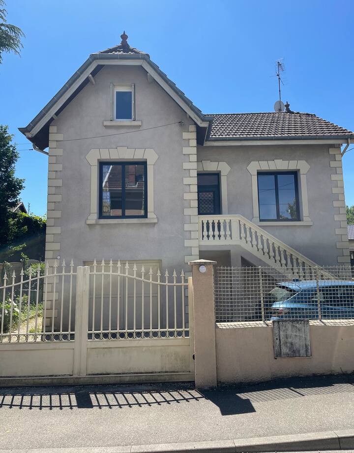 Villa Au Calme Avec Jardin Et Piscine - Bourg-en-Bresse