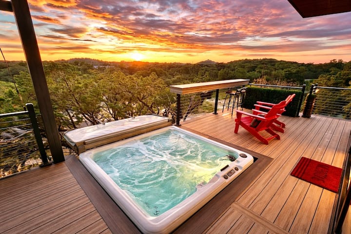 Luxury Couples Cabin With Private Hot Tub - San Antonio, TX