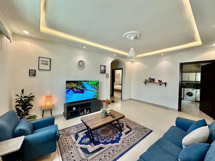 2/2 Bd Apt, W A Roof, Has Bakary In The Buld - Riyadh