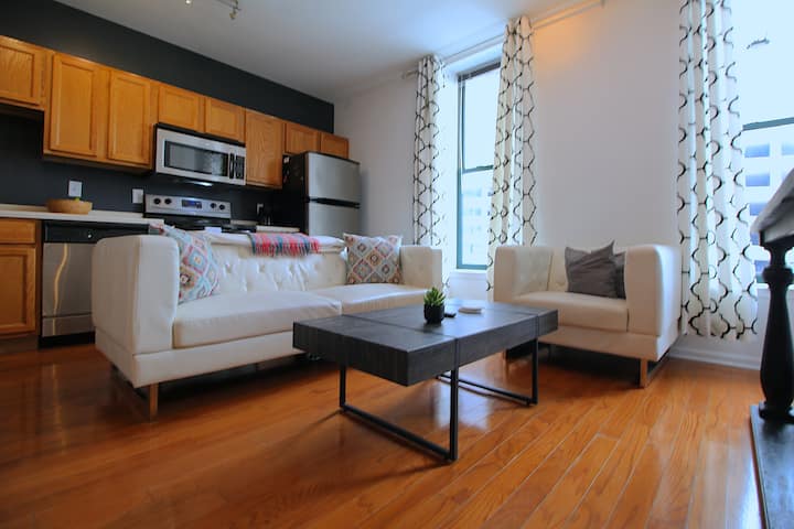 Modern Top Floor Condo With State House Views - University Heights – Indianapolis
