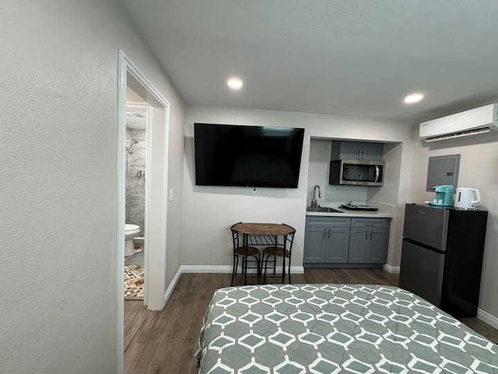 Private Room/w Private Bathroom 8 - El Monte, CA