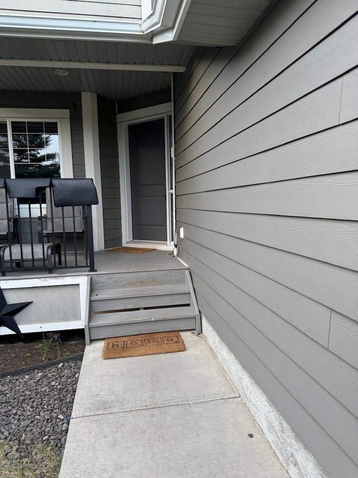 Comfortable Space - Airdrie