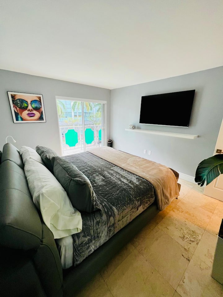 Newly Remodeled Apt/ South Beach - Miami Beach, FL