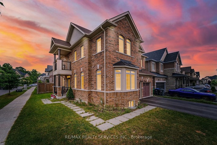 Luxurious Family Home In Caledon - Brampton