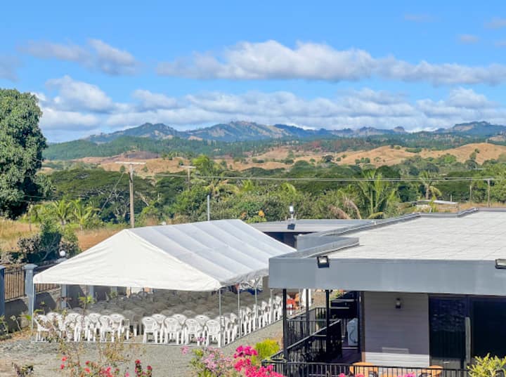 6 Bedroom, Marquee, Chairs, And More - 南迪