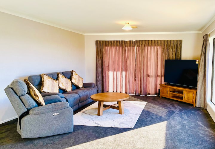 Swan Lake Farmhouse - Inglewood