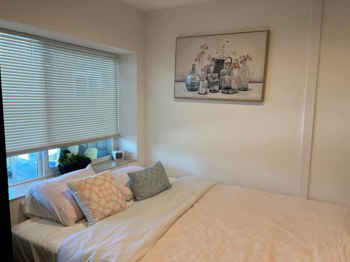 Ontario Master Bedroom Suite #6 Private Bathroom - Ontario, CA