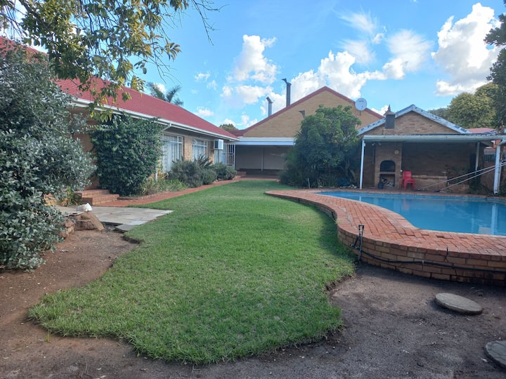 Stunning Family House In Pellissier - Bloemfontein