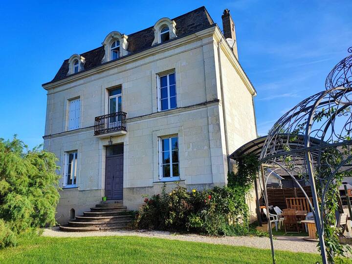 Chambre Dans Ancien Hôtel De Gare 5min Cnpe Chinon - Bourgueil