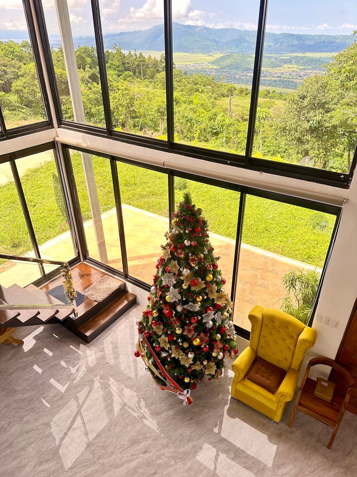 Classy Glasshouse Atop Mountain - Siniloan