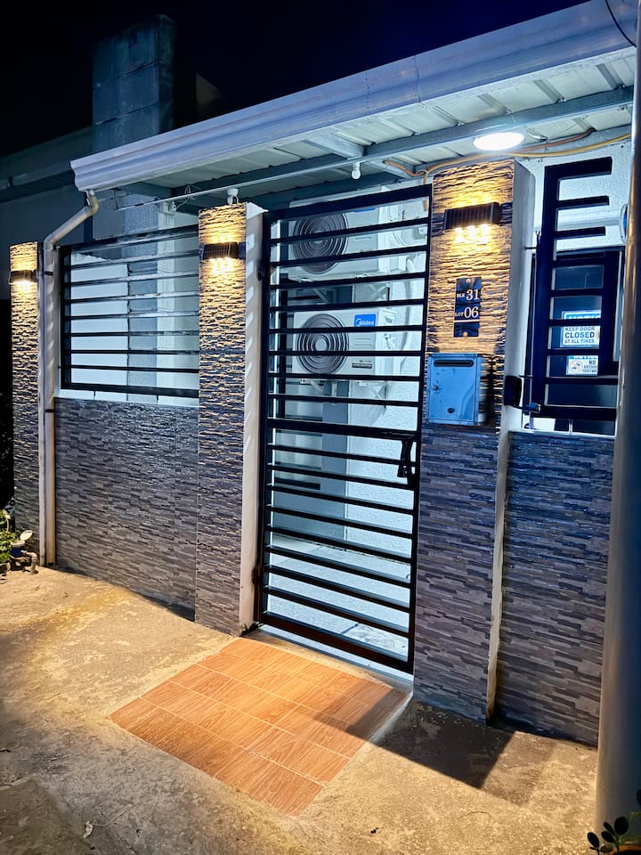 Minimalist,2 Aircon,washing,netflix,room Division. - Cabanatuan