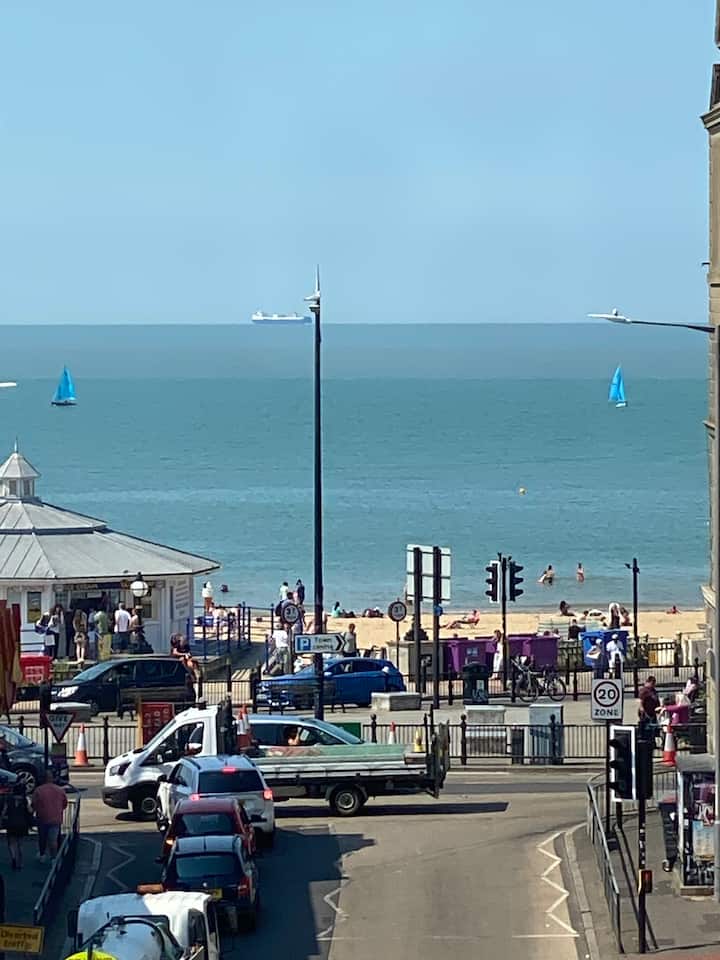 Flat With Lovely View Of Sea. Parking Space. - Westgate-on-Sea