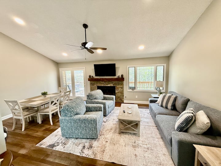 +Renovated Rumbling Bald Condo-amazing Amenities+ - Lake Lure, NC