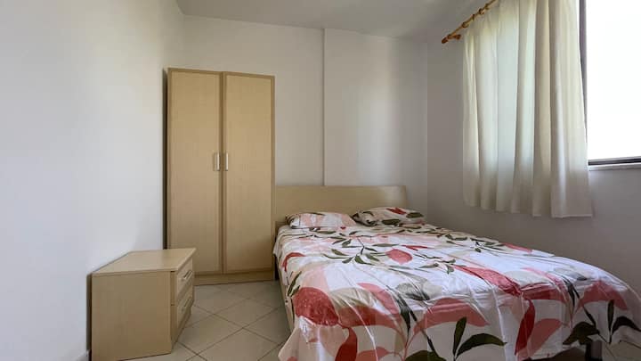 Ebi's Apartmant, Spille - Spille