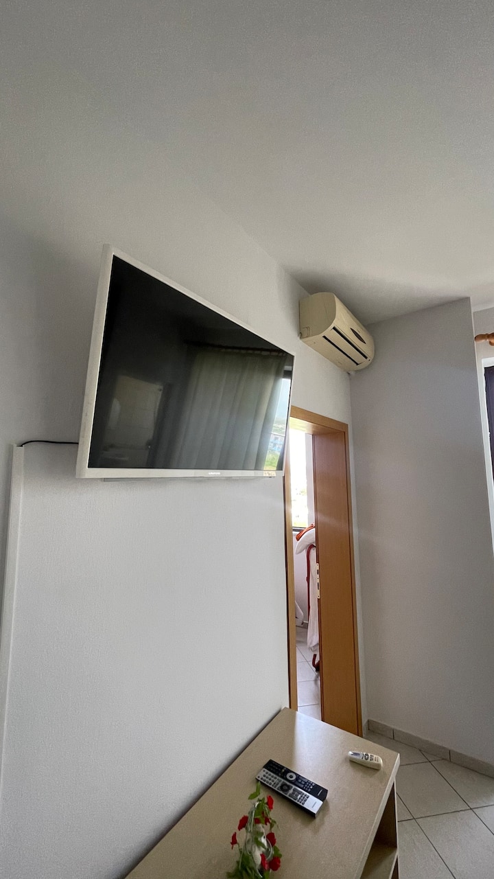 Ebi's Apartmant, Spille - Spille