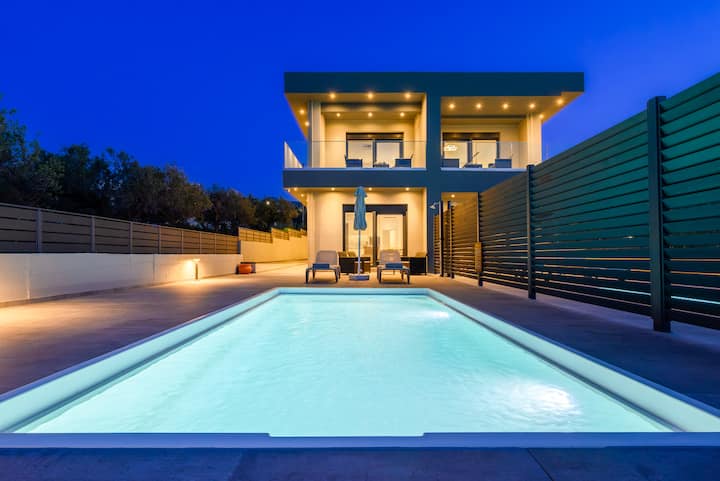 Limi Lisbon Deluxe Sea View Suite | Private Pool - Crete