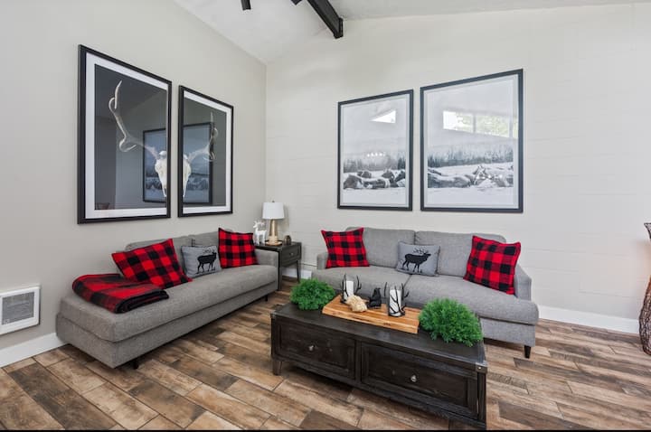 Remodel Sunriver Village Condo 8 Free Sharc Passes - Sunriver, OR