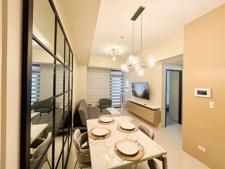 Mckinley Hill Stay|beside Venice Grand Canal Mall - Taguig