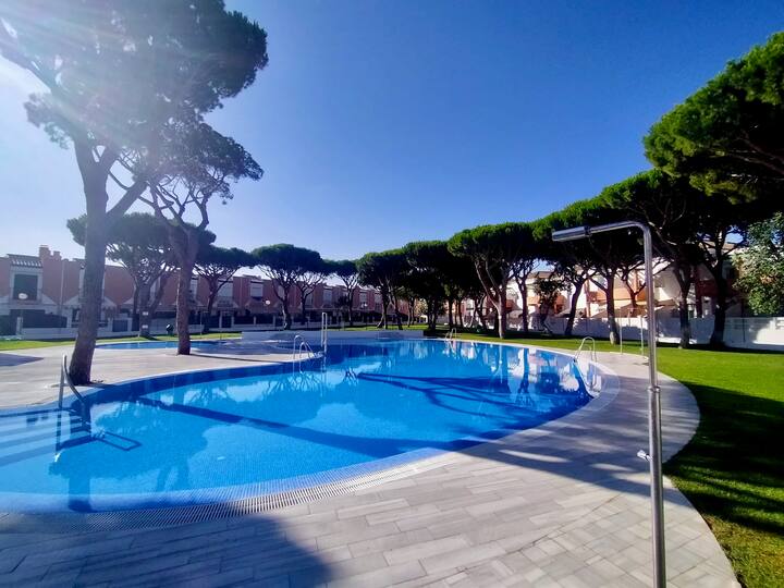 Confortable Adosado  En Urbanización Con Piscina - Chiclana de la Frontera