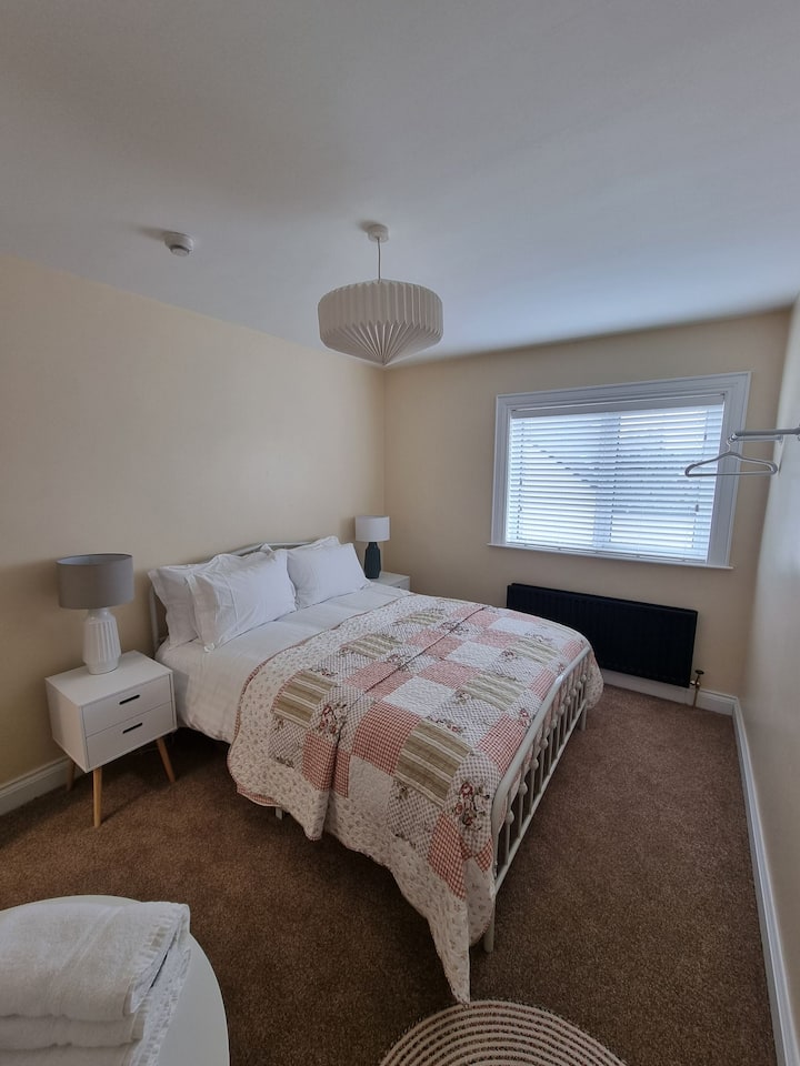 Oak Leaf Suite- King With Private Bathroom - Derry